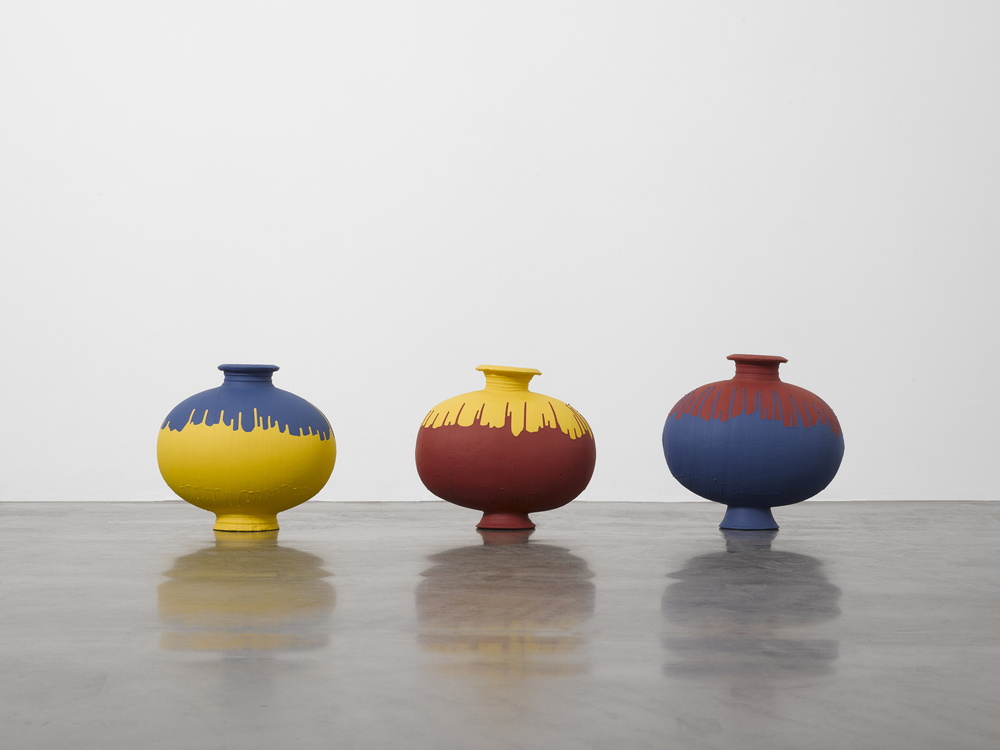 Ai Weiwei, Han Dynasty vases (206BC-220 AD) and industrial paint, 2014