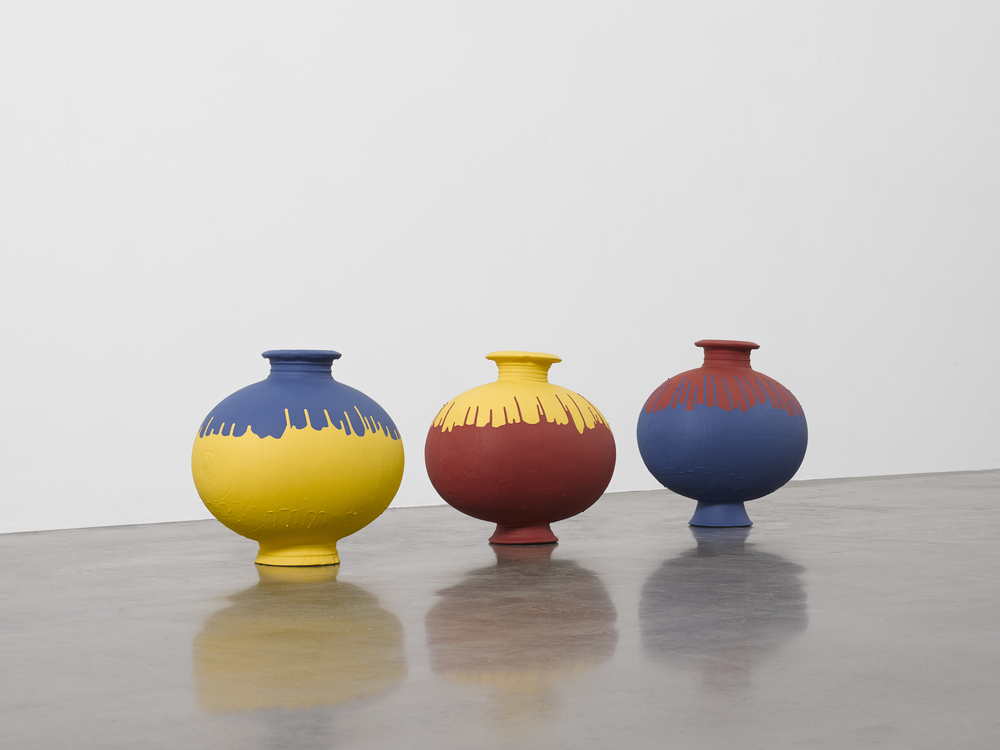 Ai Weiwei, Han Dynasty vases (206BC-220 AD) and industrial paint, 2014
